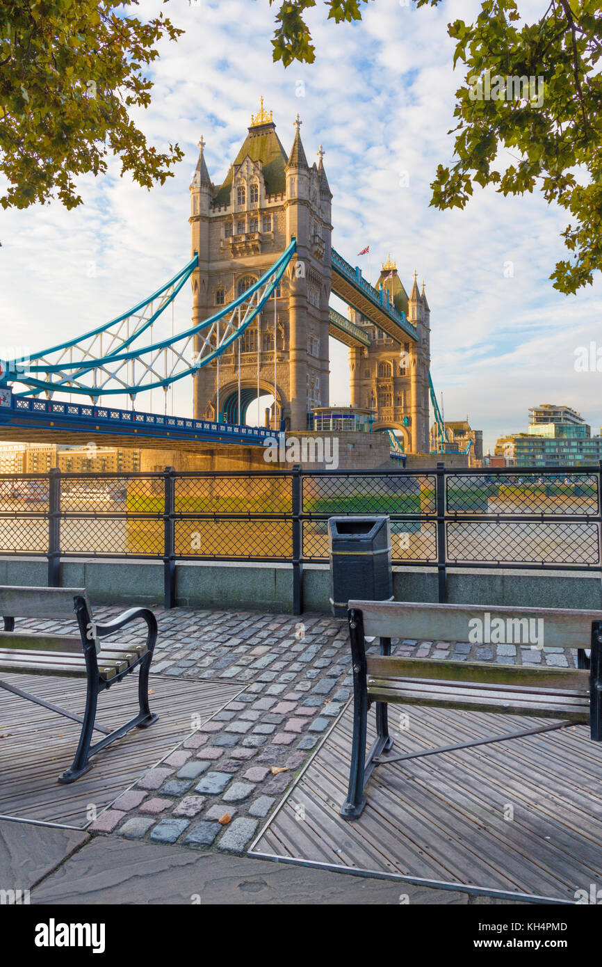 Riverside promenade thames hi-res stock photography and images - Alamy