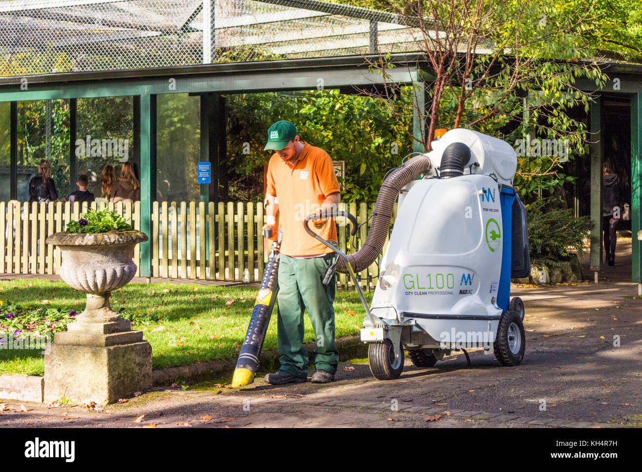 Zoo cleaning sweep hi-res stock photography and images - Alamy