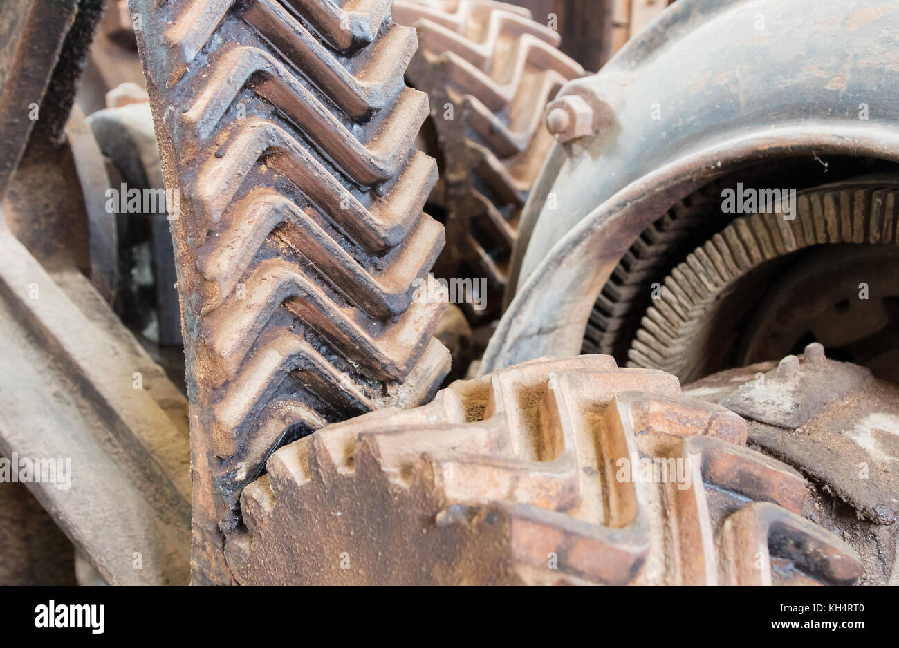 Rusted gears hi-res stock photography and images - Alamy