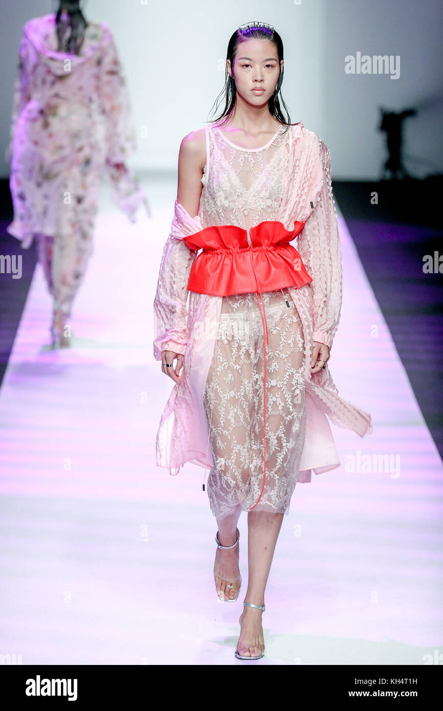 Shanghai Fashion Week Spring/Summer 2018 - Wang Changrong - Catwalk ...