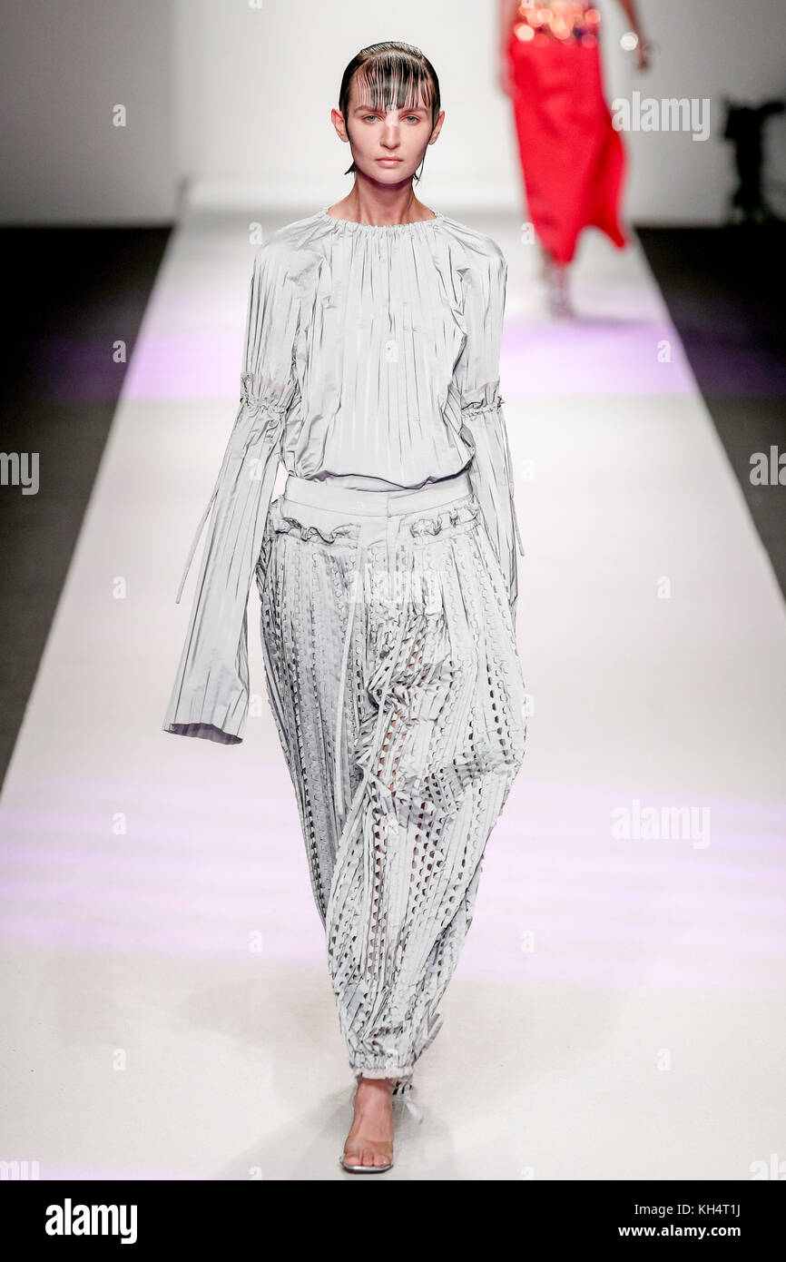 Shanghai Fashion Week Spring/Summer 2018 - Wang Changrong - Catwalk ...