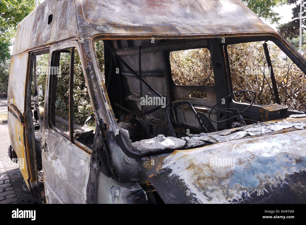 Burned vehicle hi-res stock photography and images - Alamy