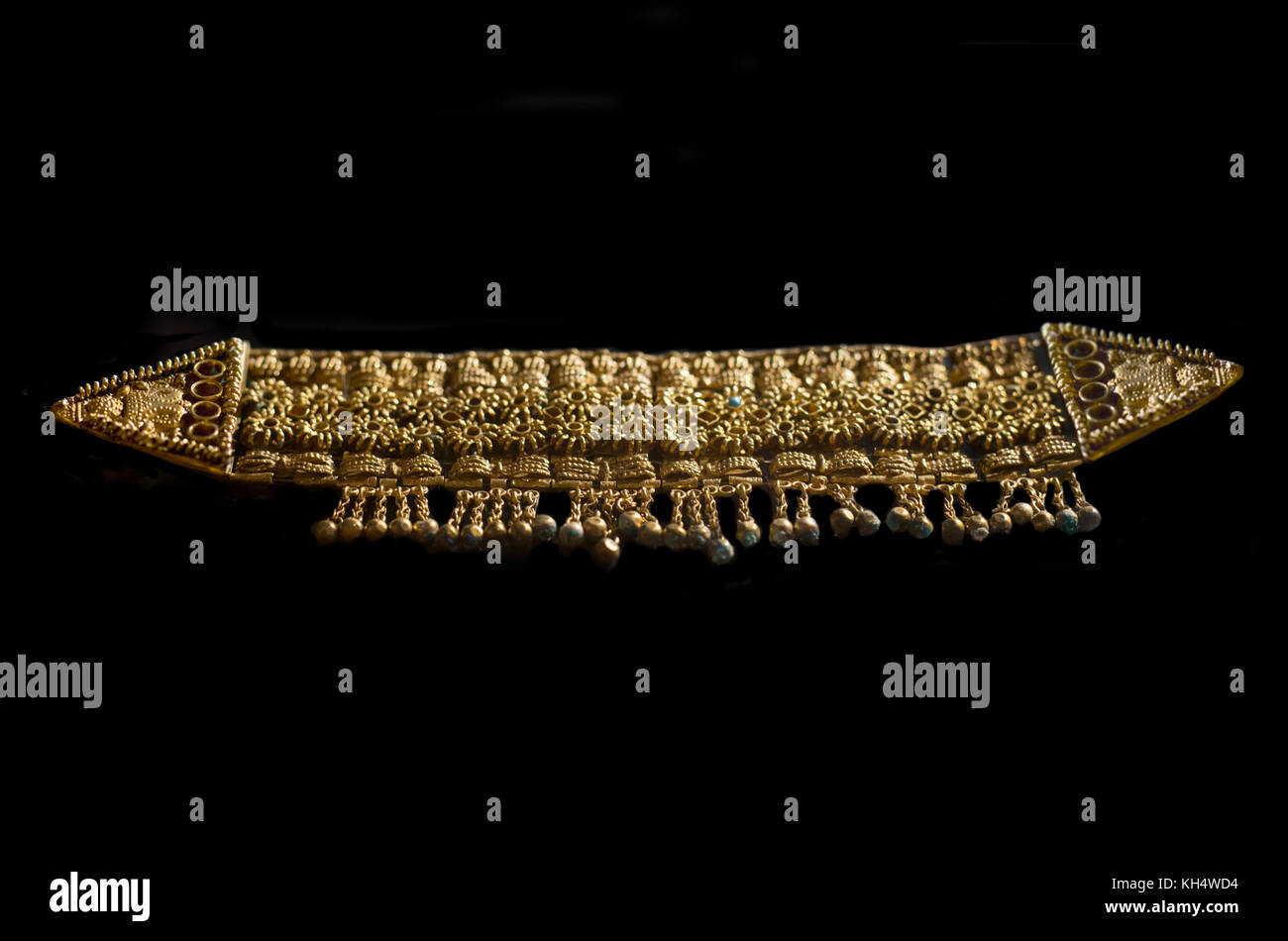 Articulated gold hi-res stock photography and images - Alamy