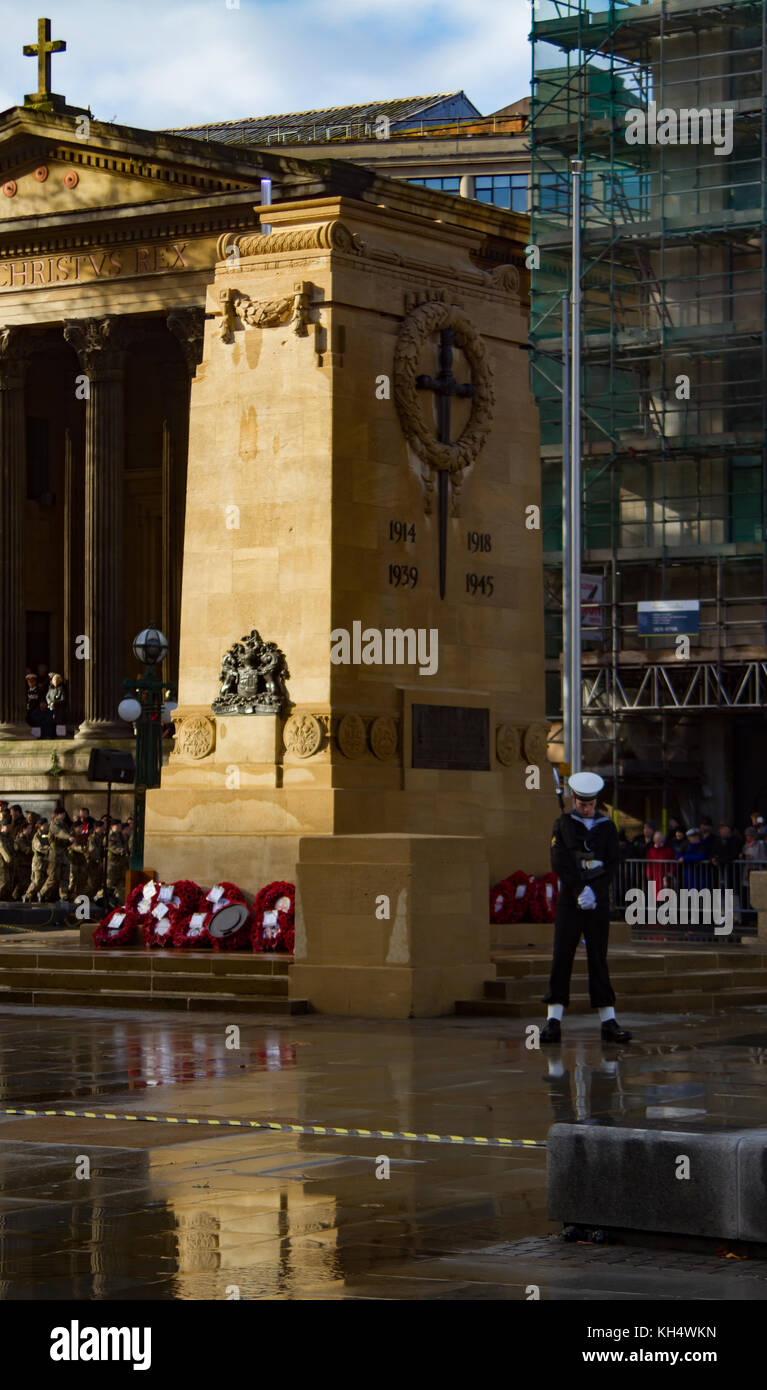 Cenotaph with poppies. Remembrance Day Parade. Bristol 2017 Stock Photo ...