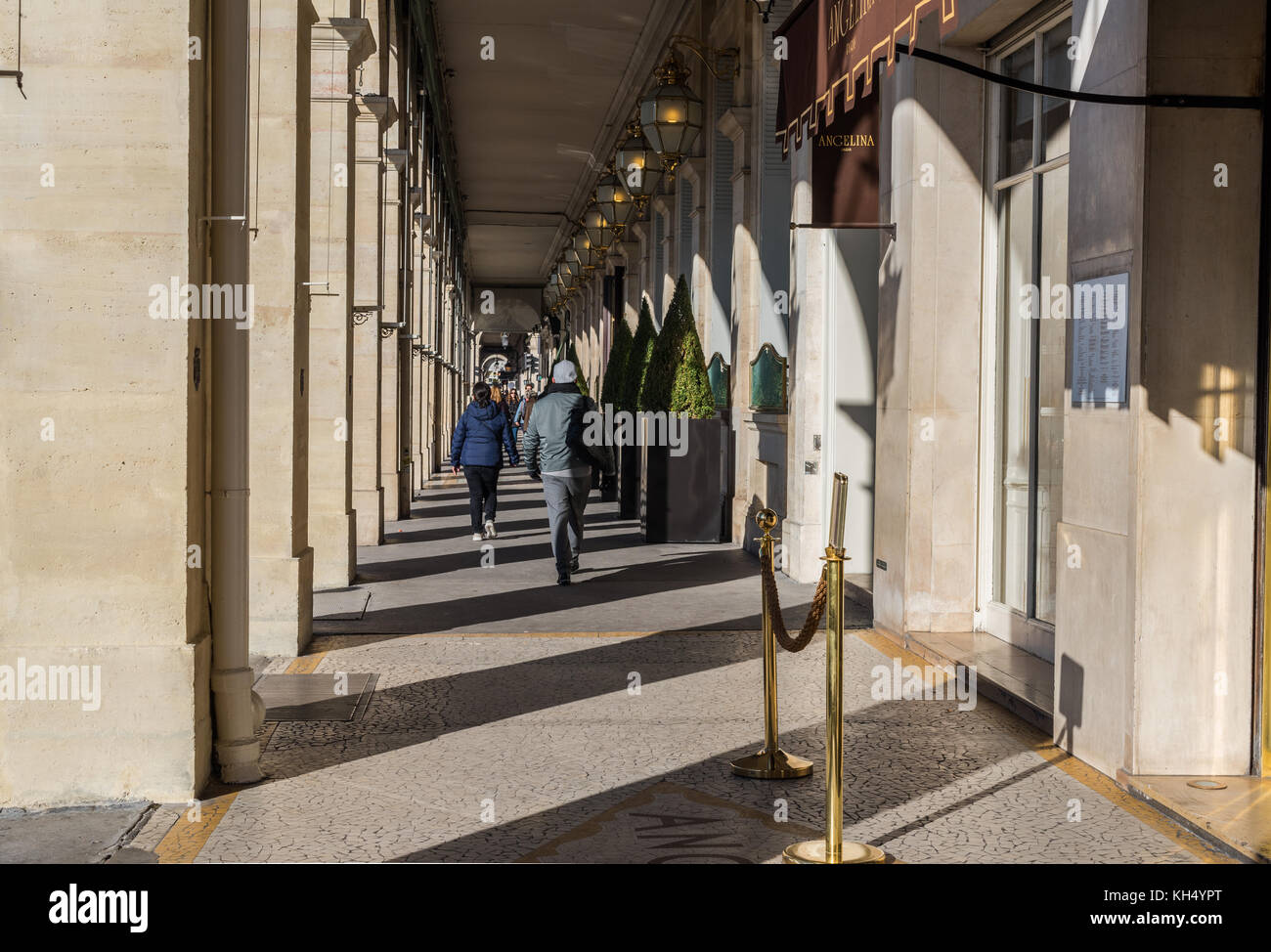 Rue de rivoli shops hi-res stock photography and images - Alamy