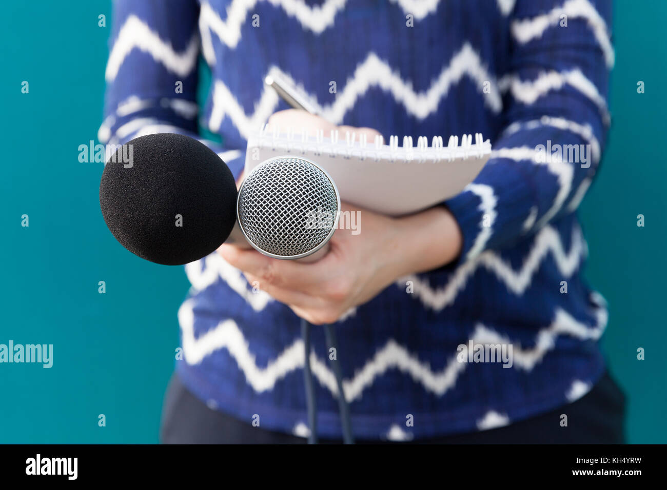 Female reporter taking notes hi-res stock photography and images - Alamy