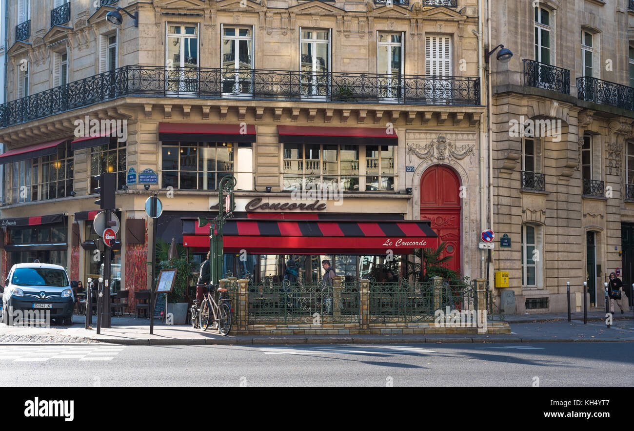Classic restaurant windows hi-res stock photography and images - Alamy