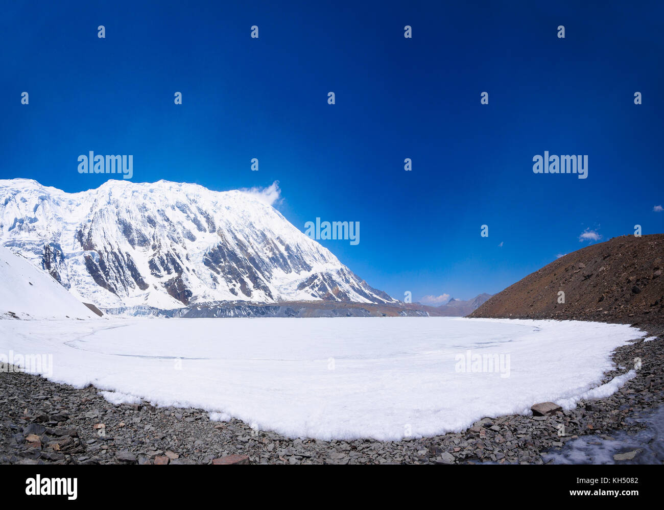 Tilicho lake hi-res stock photography and images - Alamy