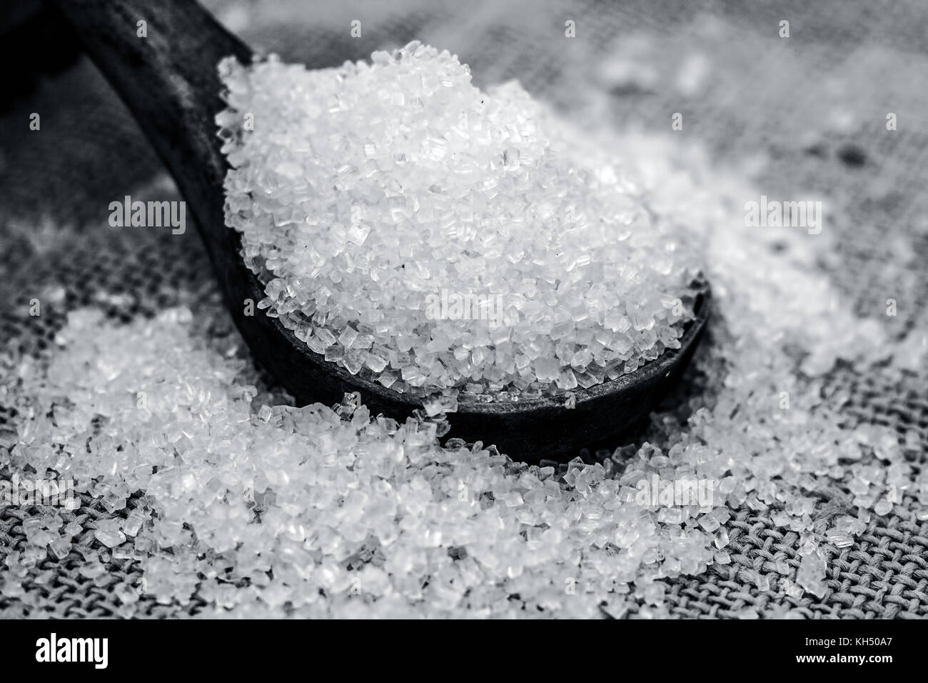 White sugar in wooden scoop Stock Photo - Alamy