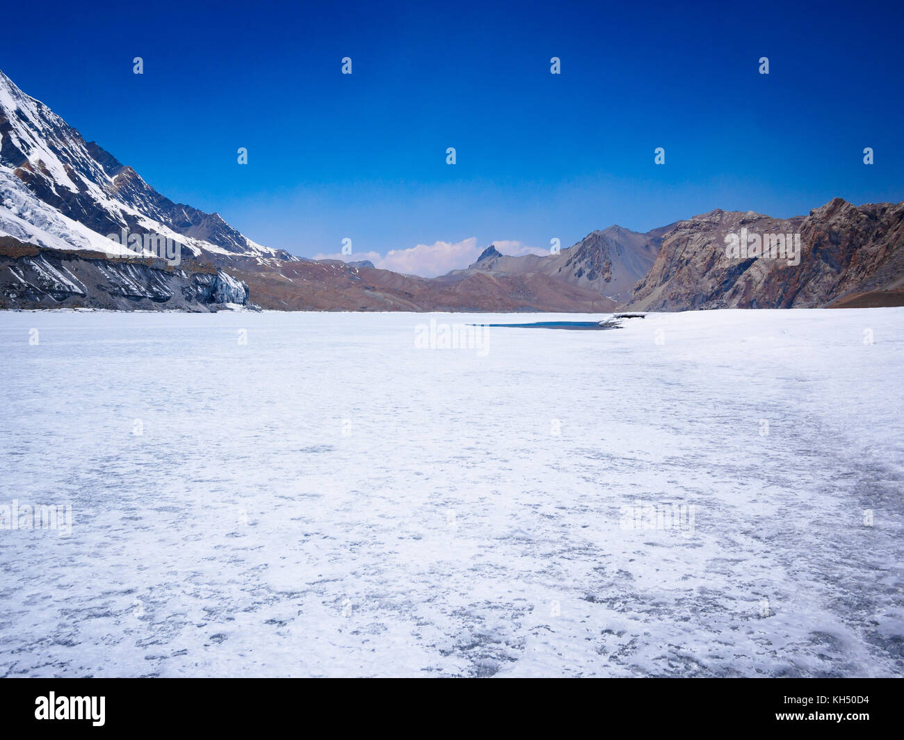 Tilicho lake hi-res stock photography and images - Alamy