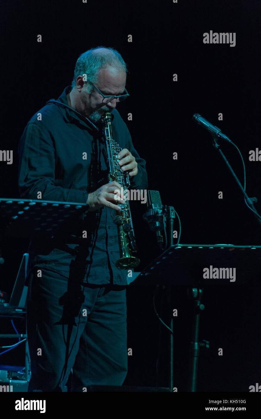 Leo bassi hi-res stock photography and images - Alamy