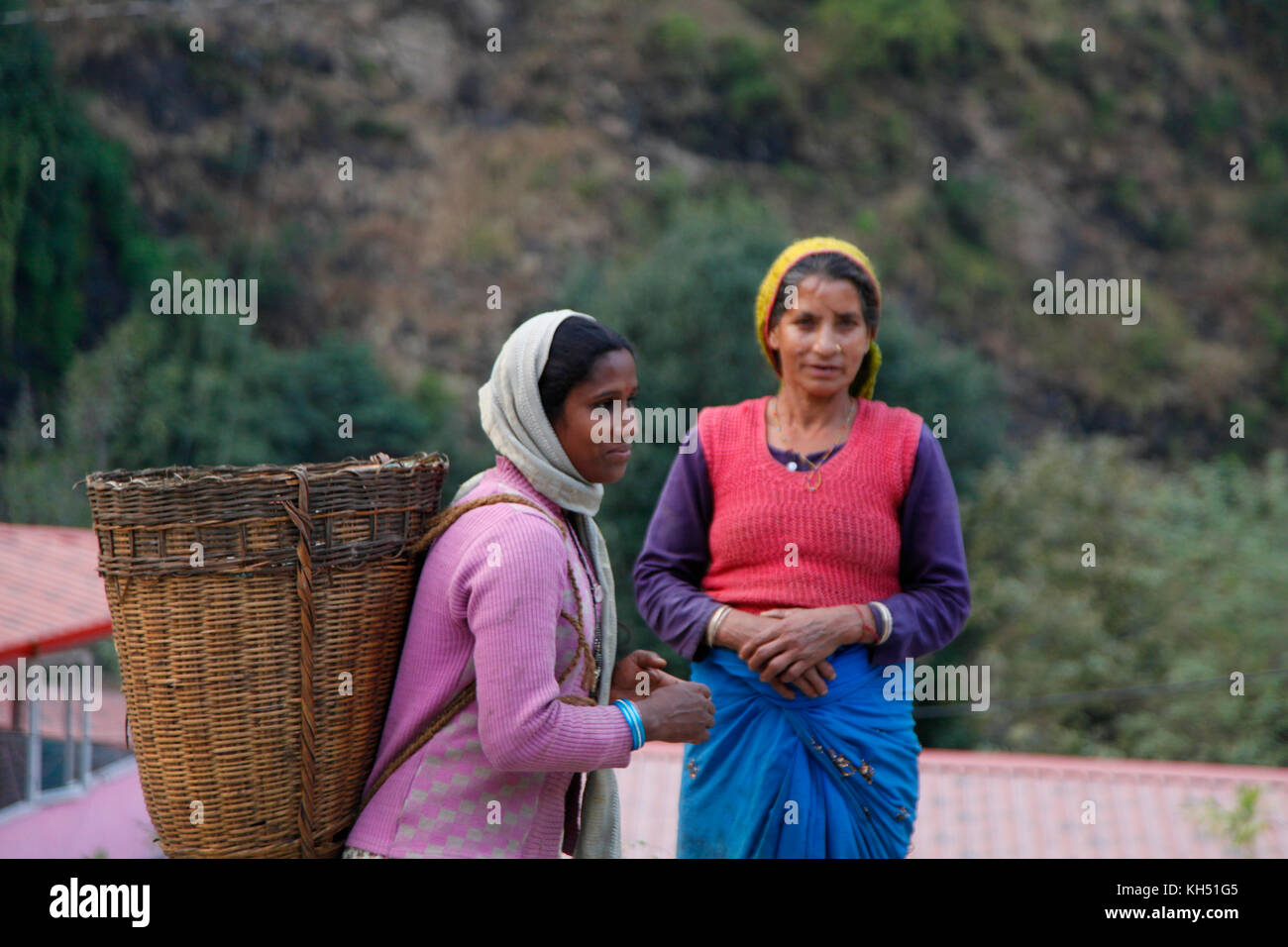 Womens, Beautiful mountain, Beautiful Himalayan Valley Life, Uttrakhand ...