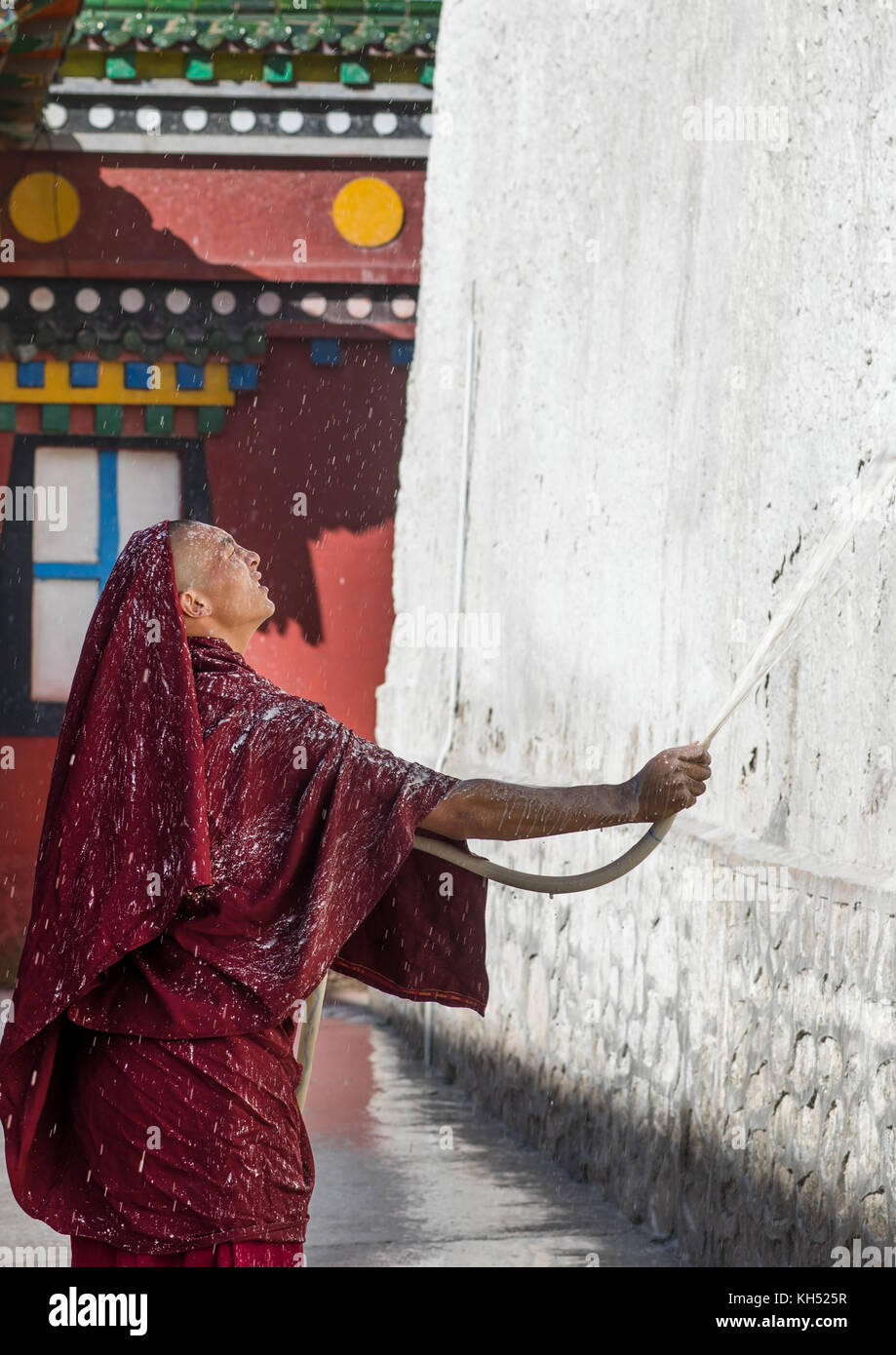 Tibetan monk painting hi-res stock photography and images - Alamy
