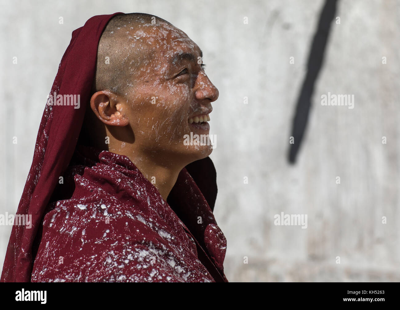 China face painting traditional hi-res stock photography and images - Alamy