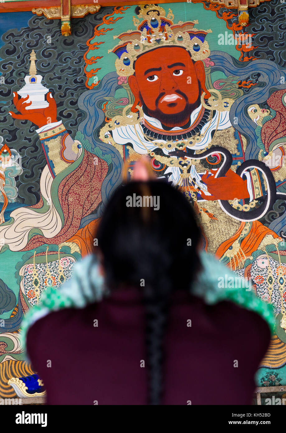 Tibetan woman praying in Rongwo monastery, Tongren County, Longwu ...