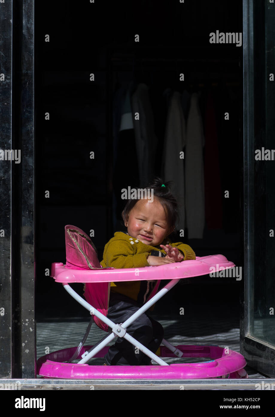 Cute asian chinese baby girl hi-res stock photography and images - Alamy
