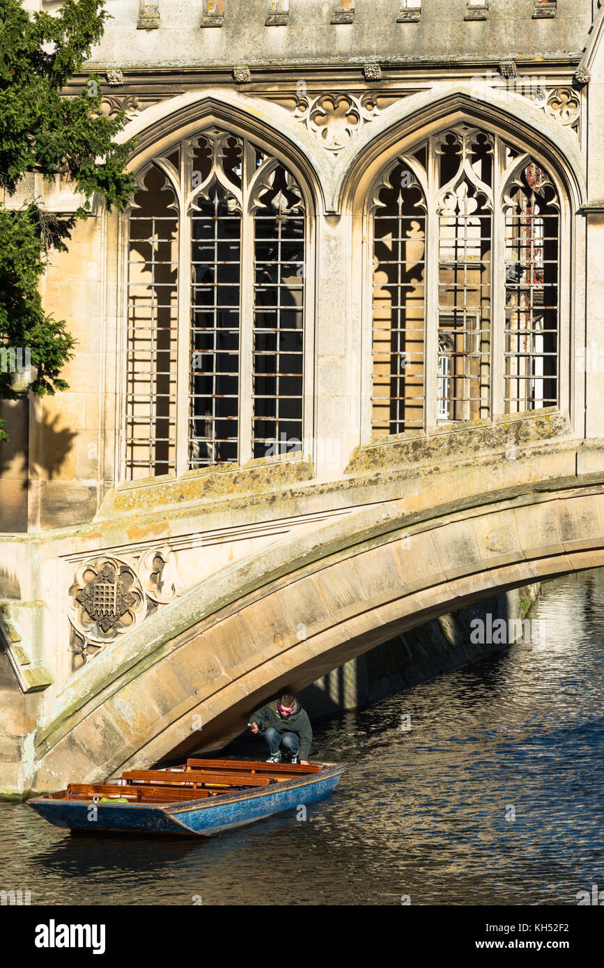 Cambridge punting bridge sighs hi-res stock photography and images - Alamy