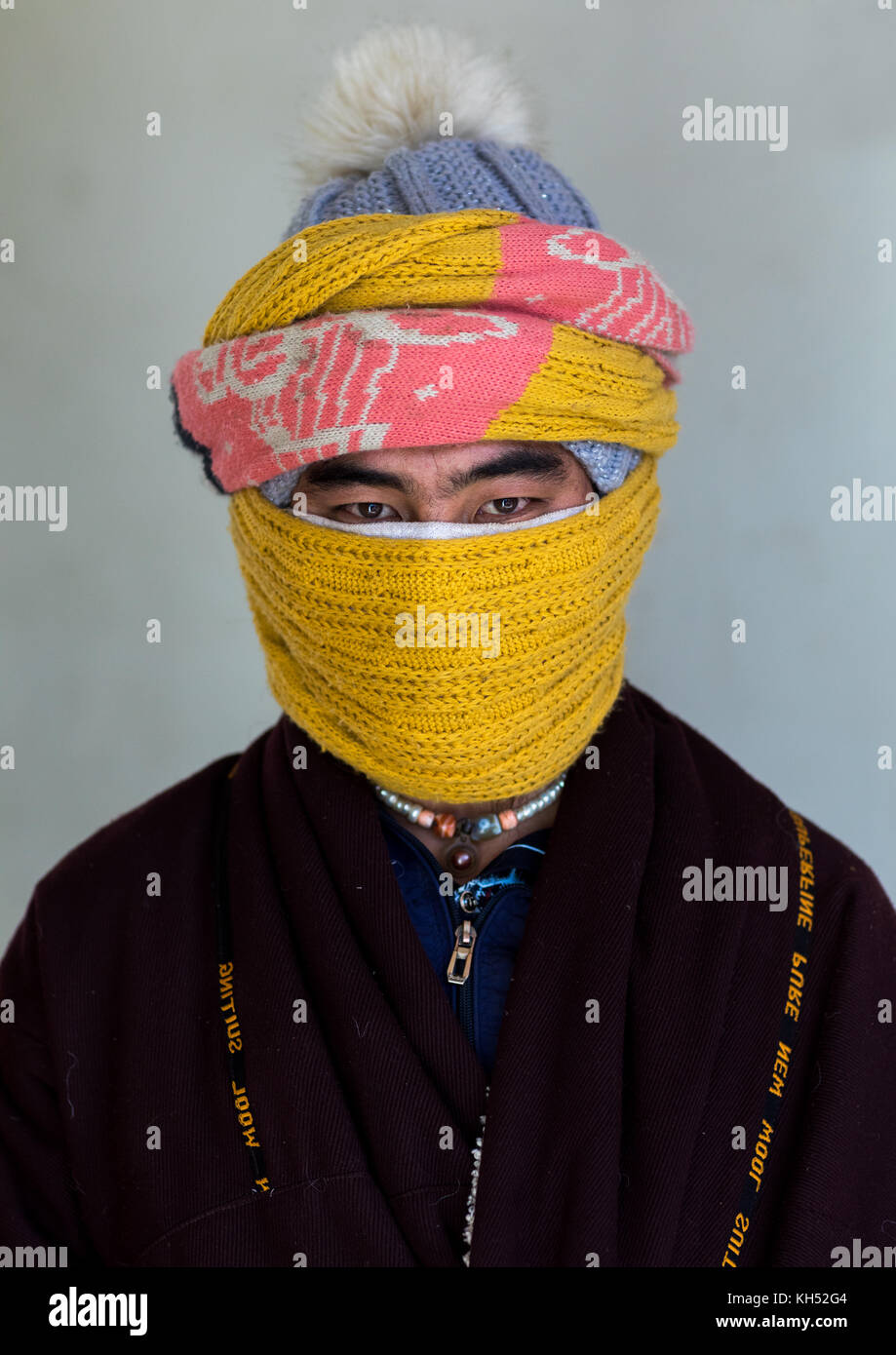 Tibetan people cold hi-res stock photography and images - Alamy