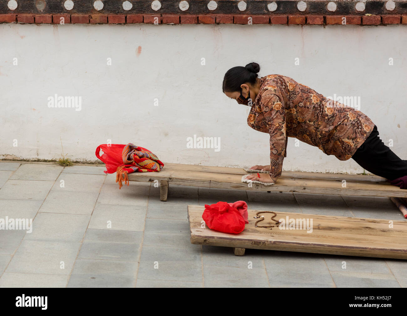 Prostration prostrating hi-res stock photography and images - Alamy