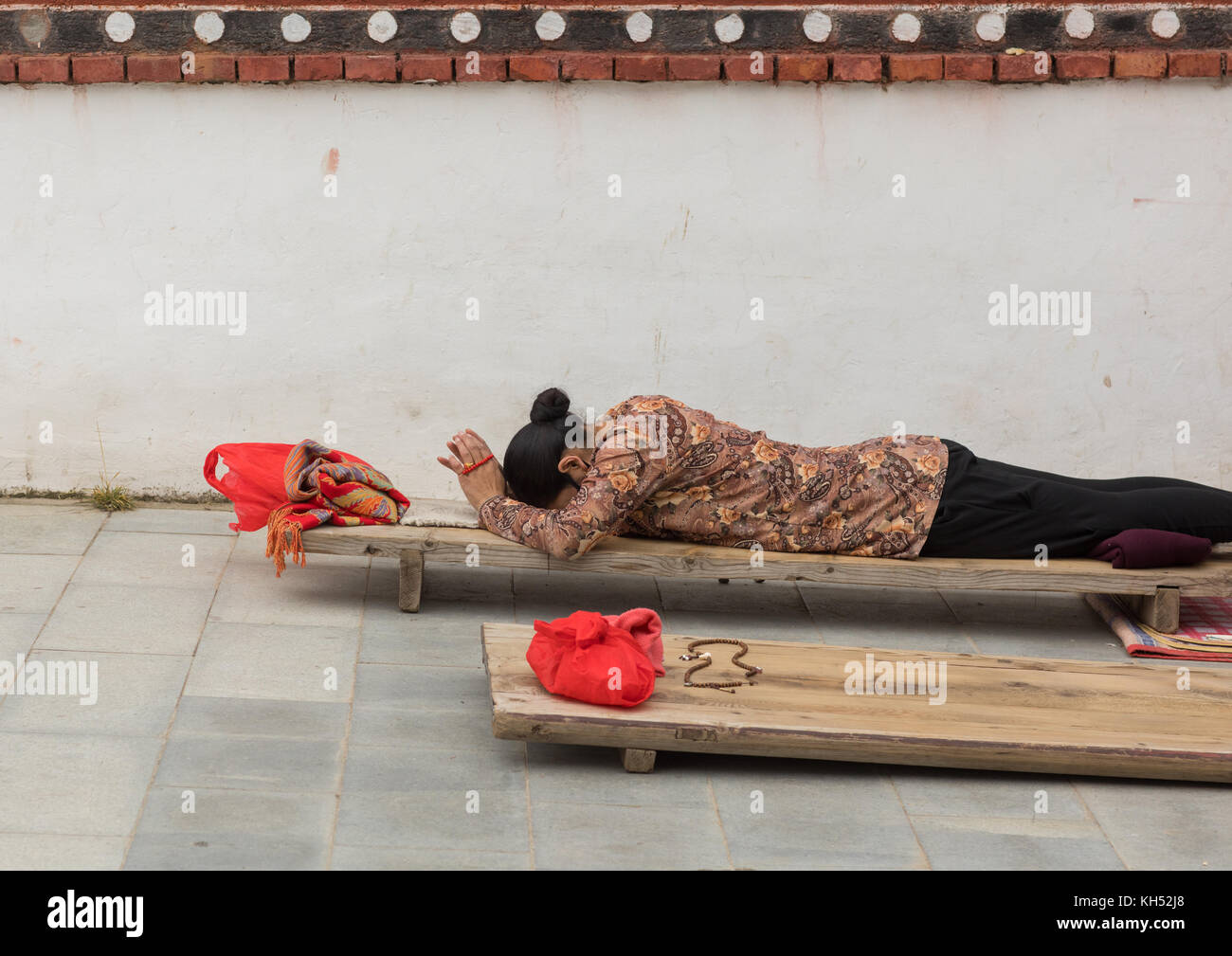 Prostration prostrating hi-res stock photography and images - Alamy