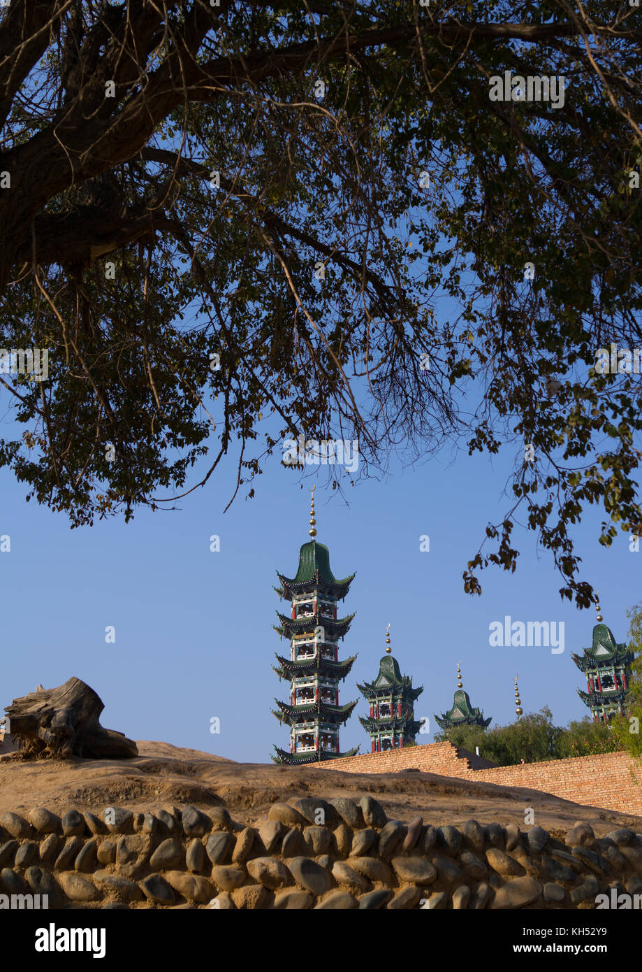 Chinese-style minaret of the Salar people grand mosque, Qinghai ...