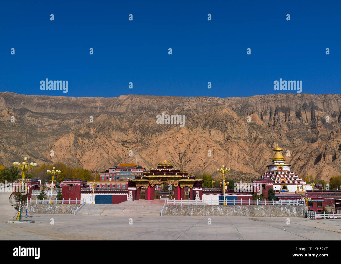 Choekyi gyaltsen 10th panchen lama hi-res stock photography and images ...