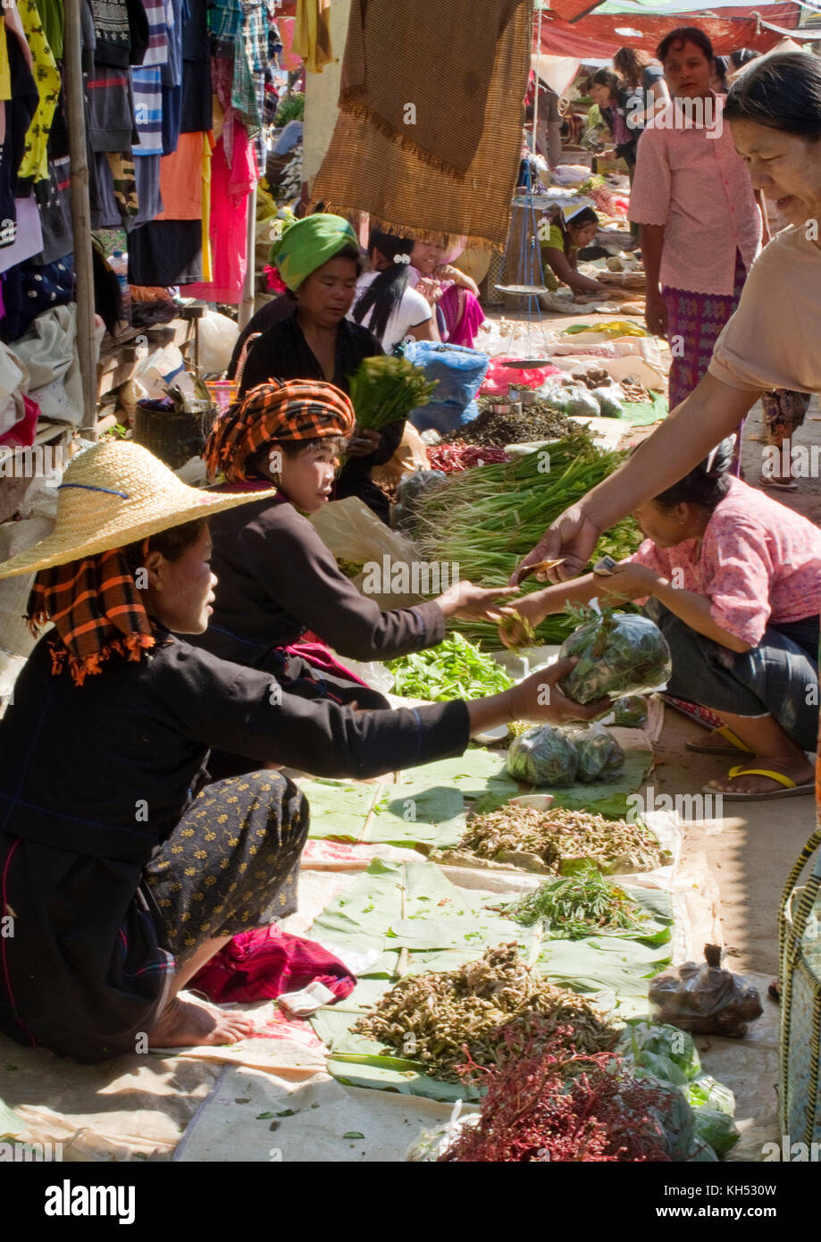 Inle Lake Myanmar Burma local market Stock Photo - Alamy