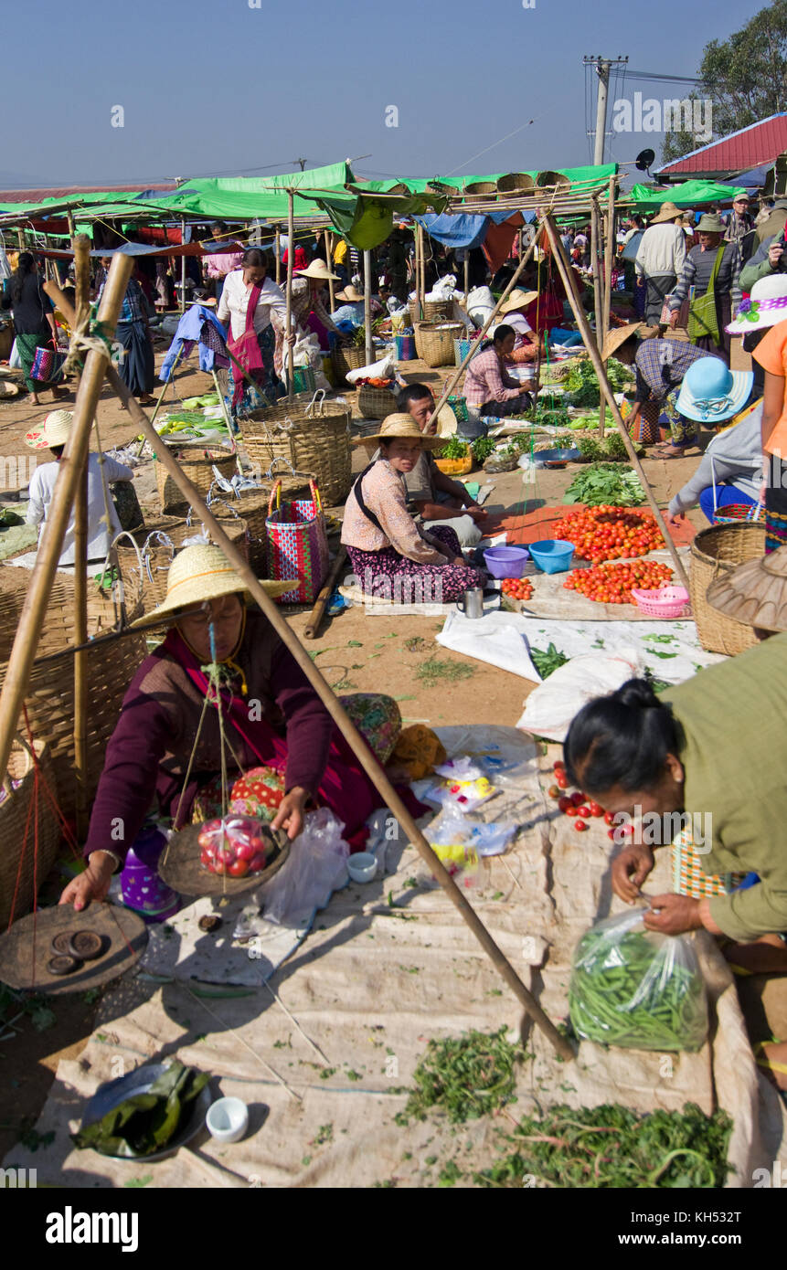Inle Lake, Myanmar local market Stock Photo - Alamy