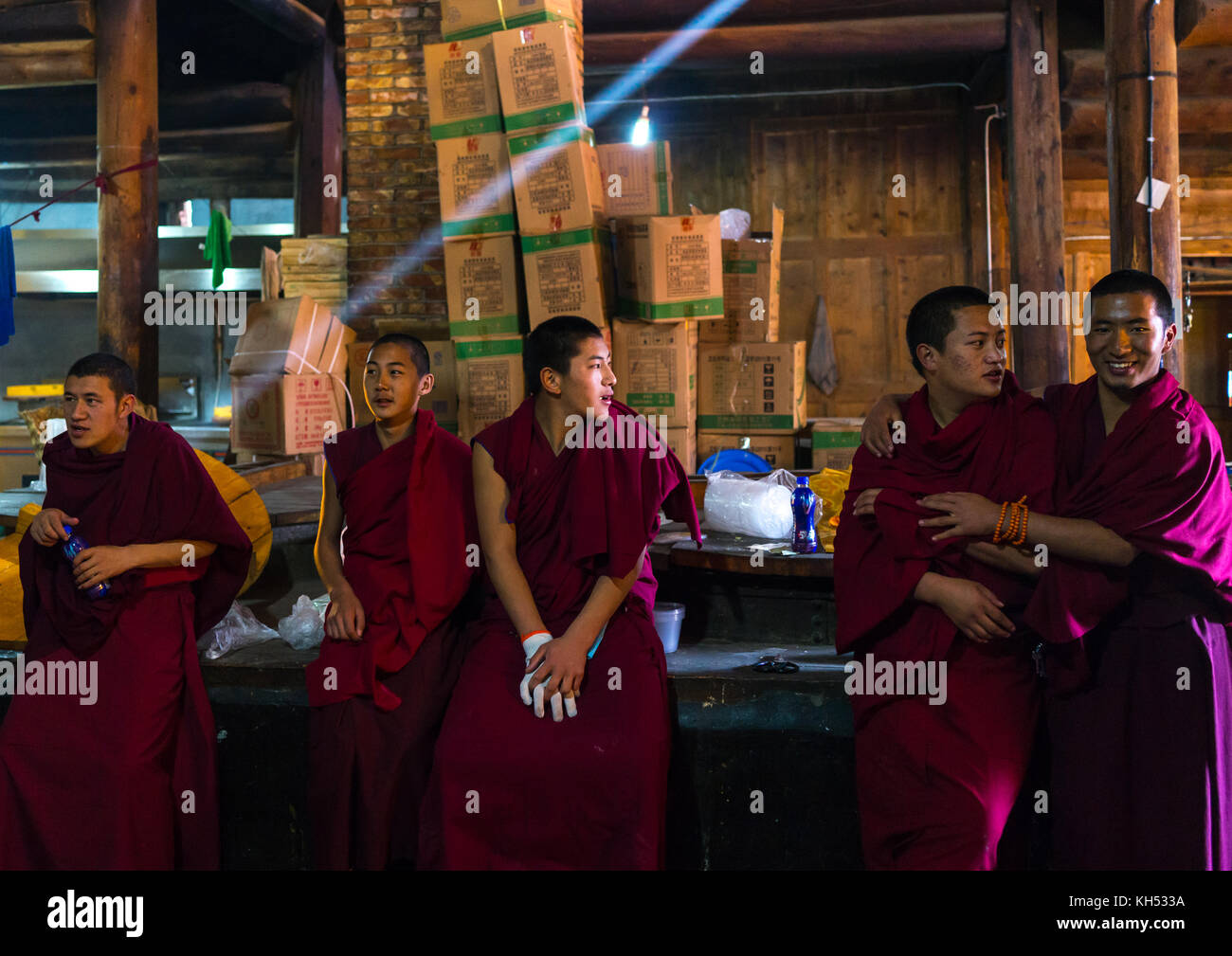 Monks in the kitchen of Rongwo monastery, Tongren County, Longwu, China ...