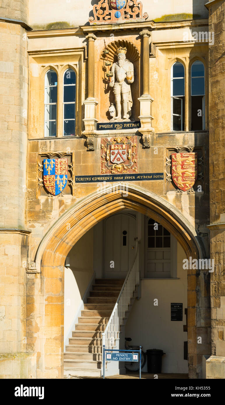 Trinity College Great Court and water fountain at Cambridge University ...