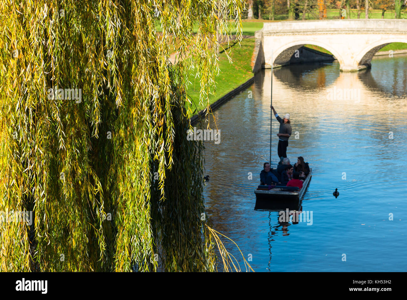 Punting on river Cam, Cambridge England Stock Photo - Alamy