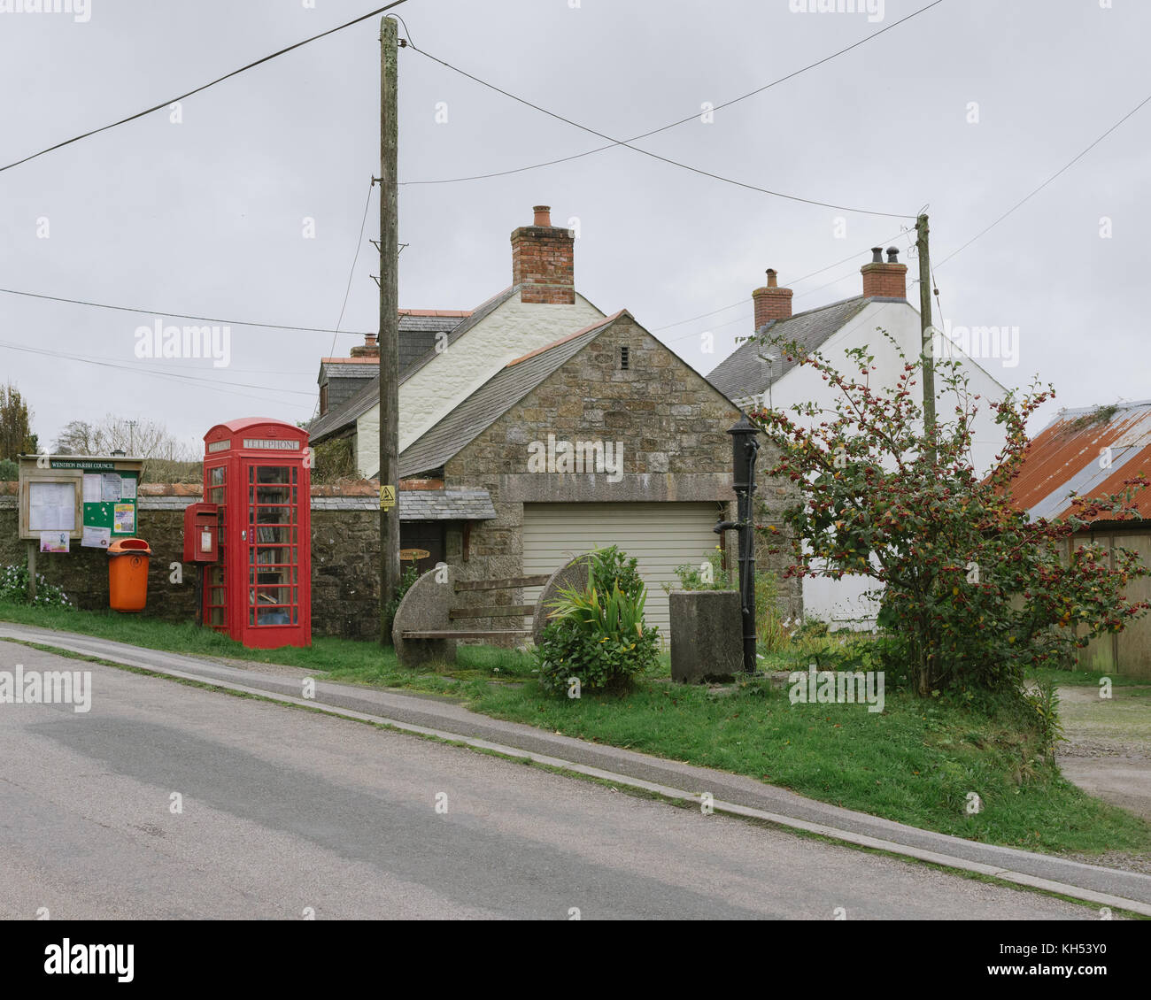 Bt phone box cornwall hi-res stock photography and images - Alamy
