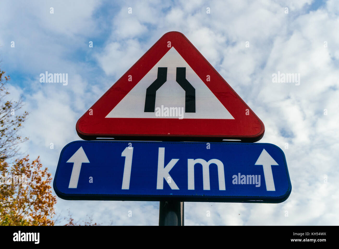Two Way Traffic Sign High Resolution Stock Photography and Images - Alamy