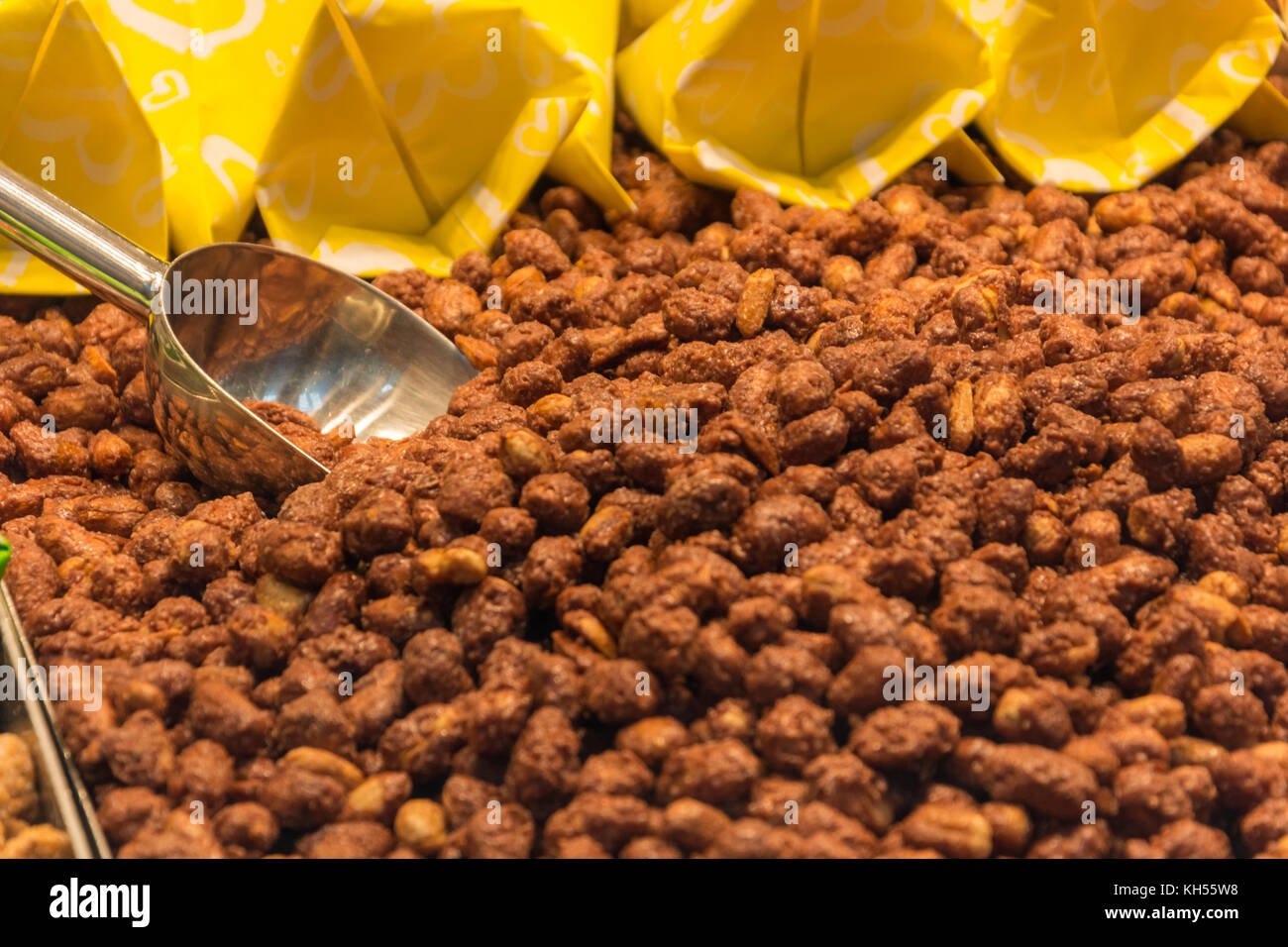 Roasted and caramelized almonds at a Christmas market close up Stock ...