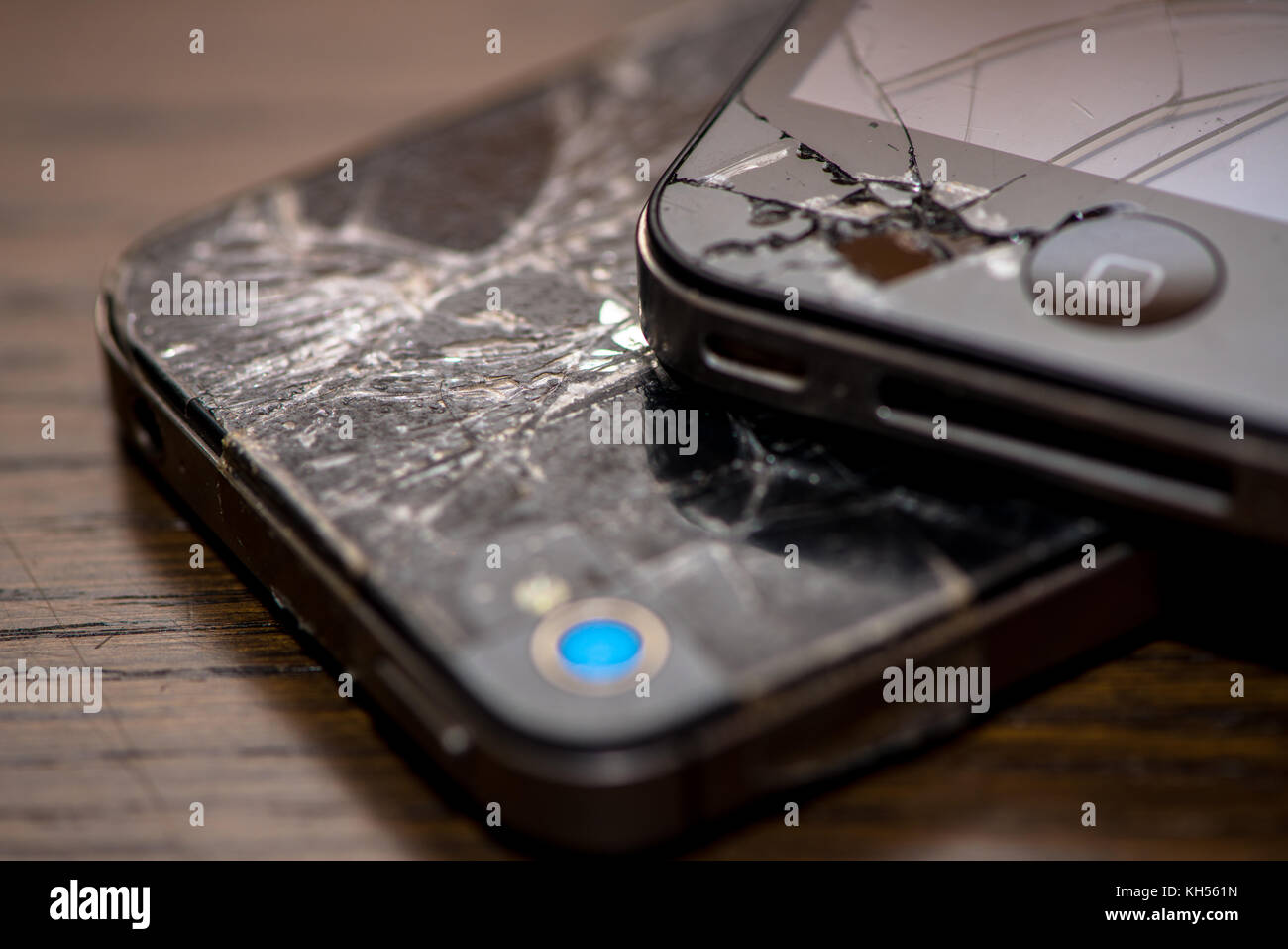 Broken iphone hi-res stock photography and images - Alamy