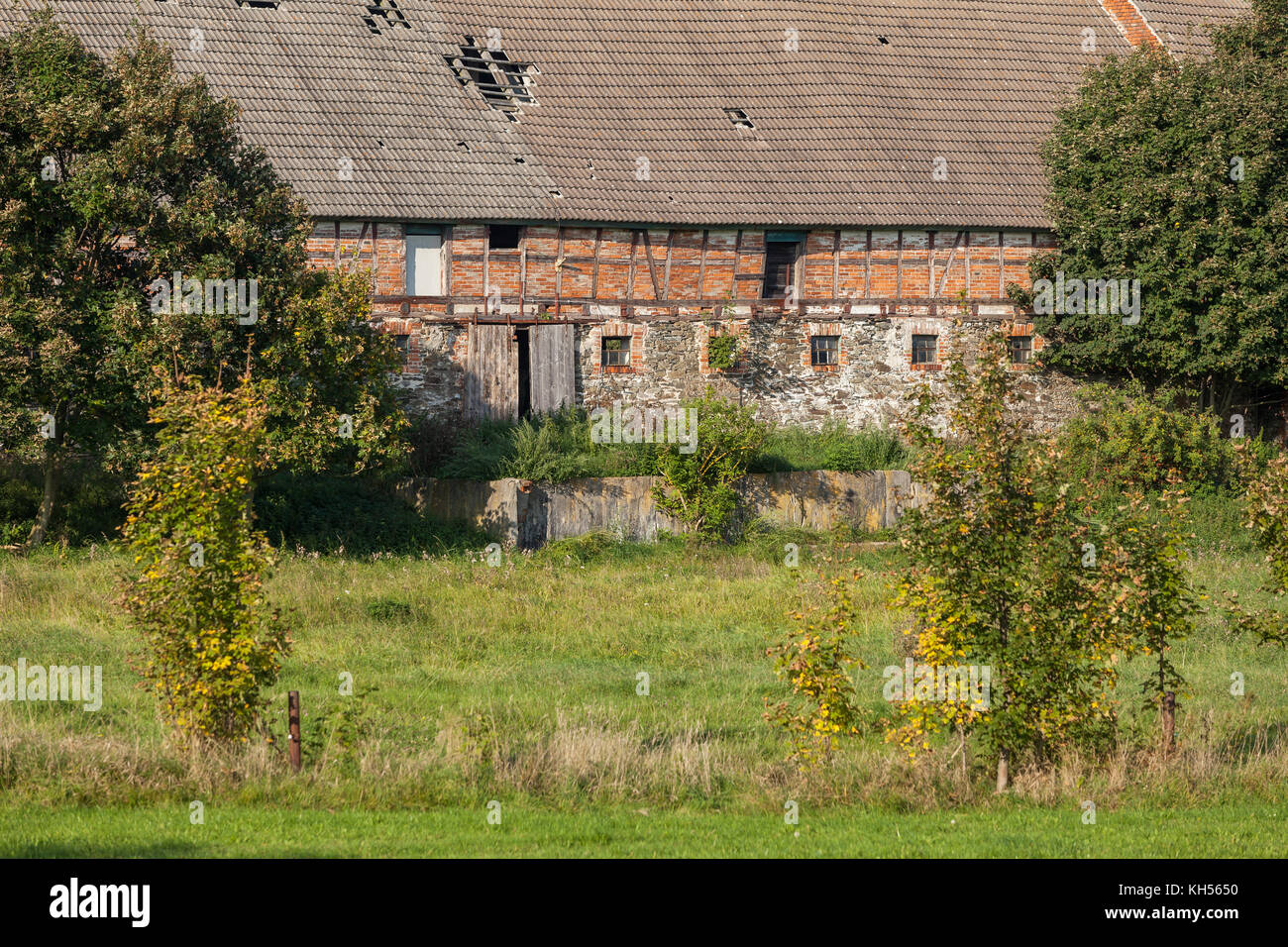 marode Fassade einer Scheune Stock Photo - Alamy