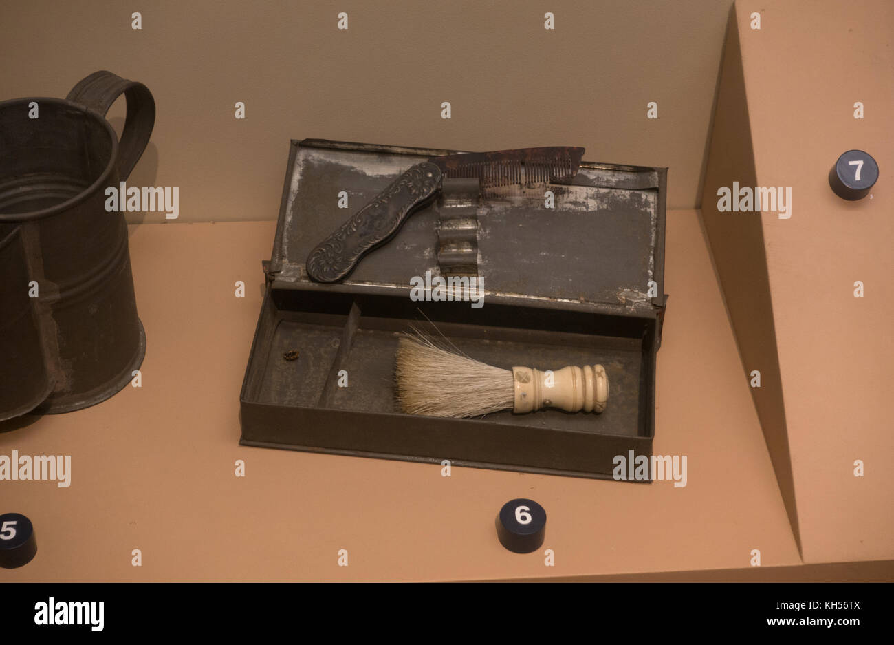 Shaving kit hi-res stock photography and images - Alamy