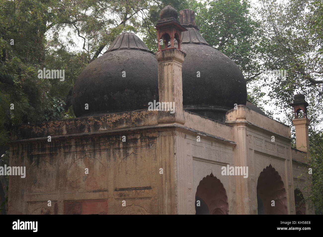 Mosque in Qutub Minar Complex Stock Photo - Alamy