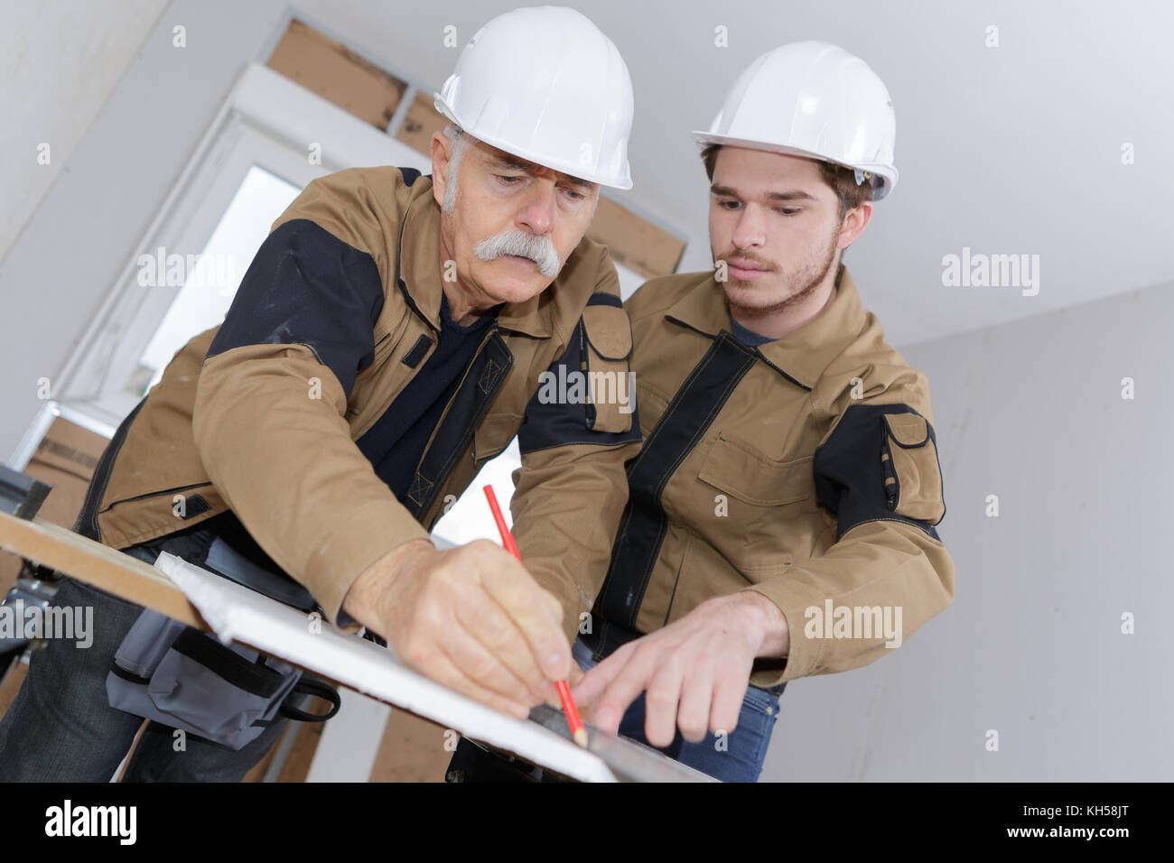 Masonry apprenticeship hi-res stock photography and images - Alamy