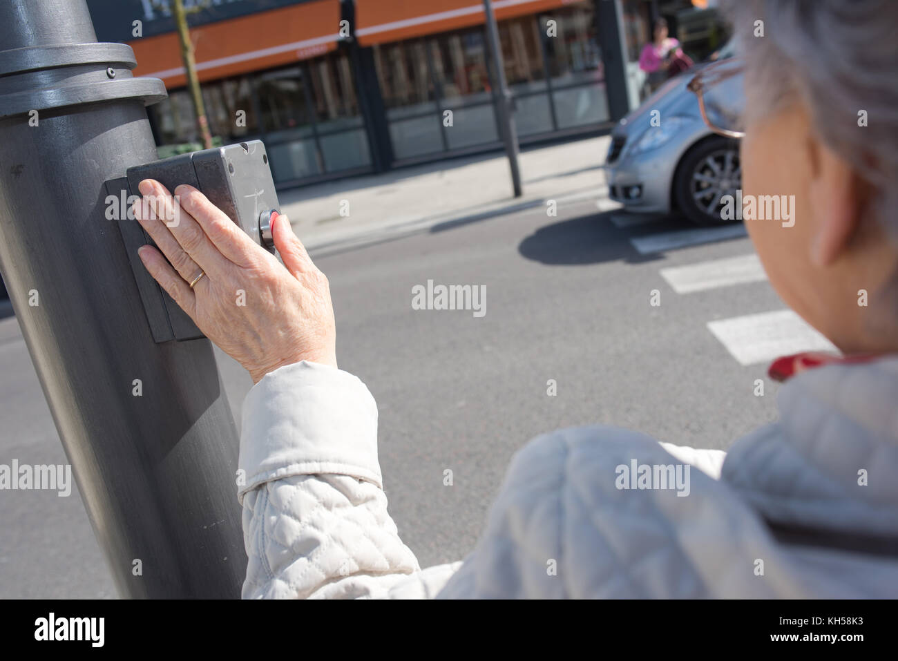 Cross walk pedestrian button hi-res stock photography and images - Alamy