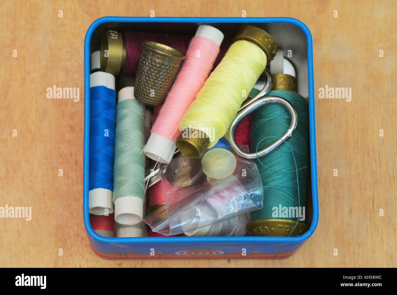 Tin of threads hi-res stock photography and images - Alamy