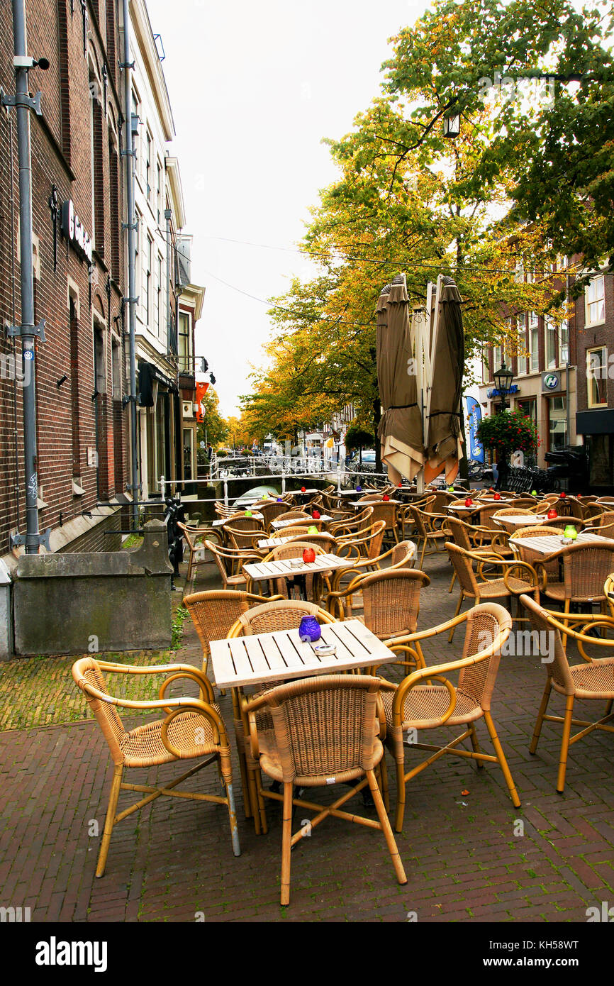 Open-air dining on bridges over a canal in Old Delft Stock Photo - Alamy