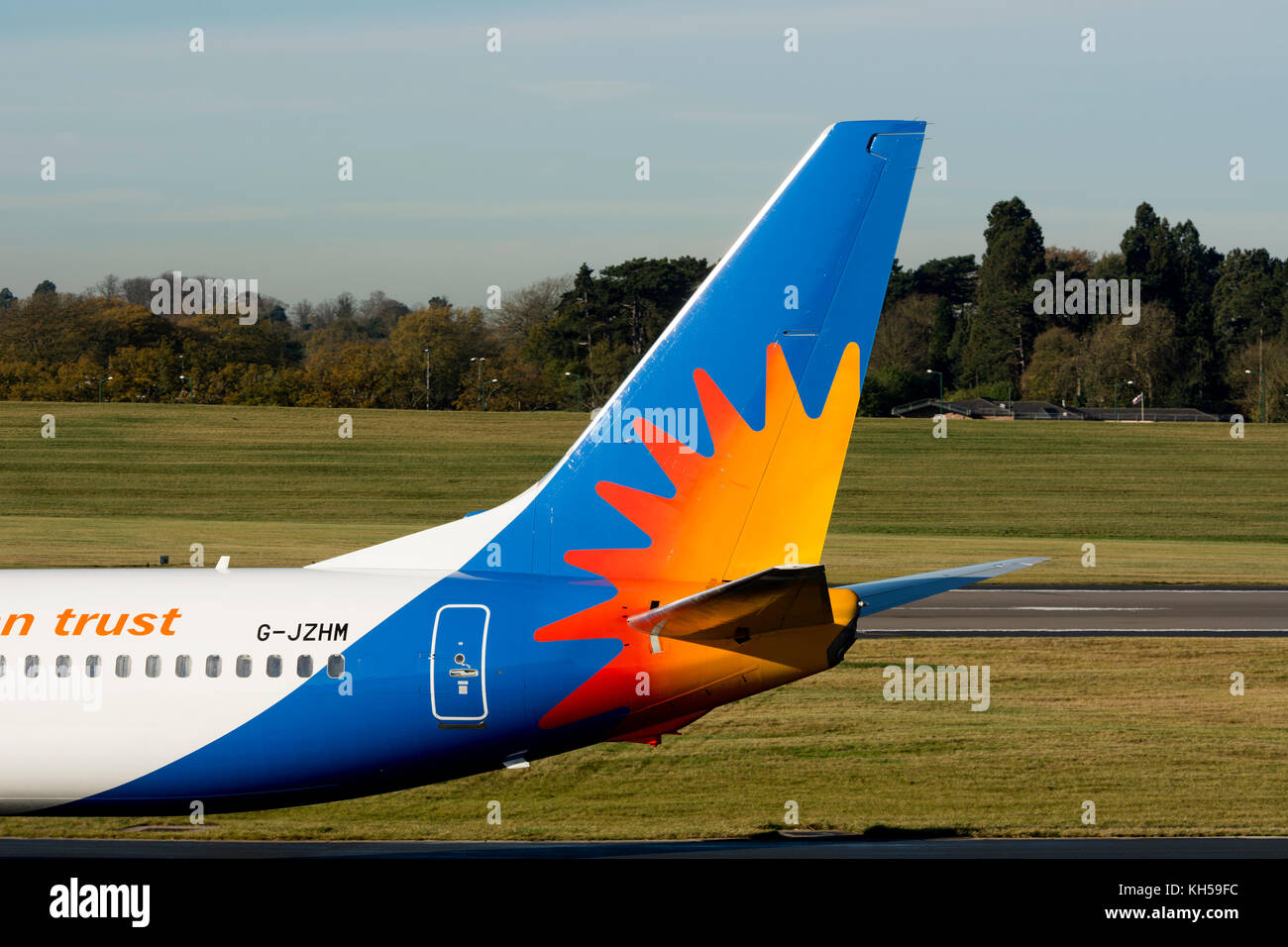 Boeing 737 tail hi-res stock photography and images - Alamy
