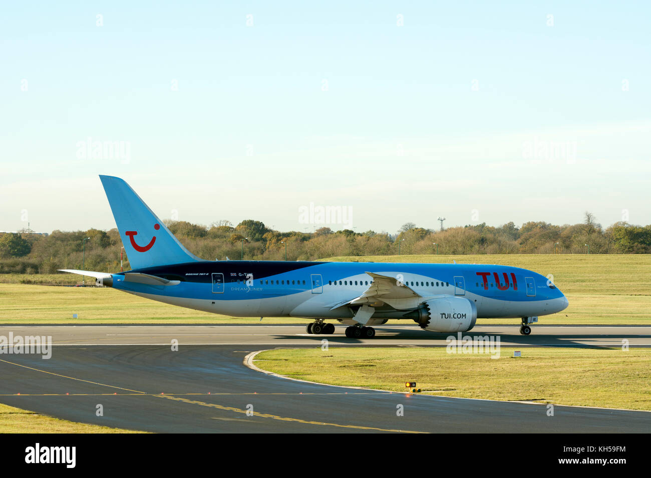 Tui Boeing 787-8 Dreamliner ready for take off at Birmingham Airport ...