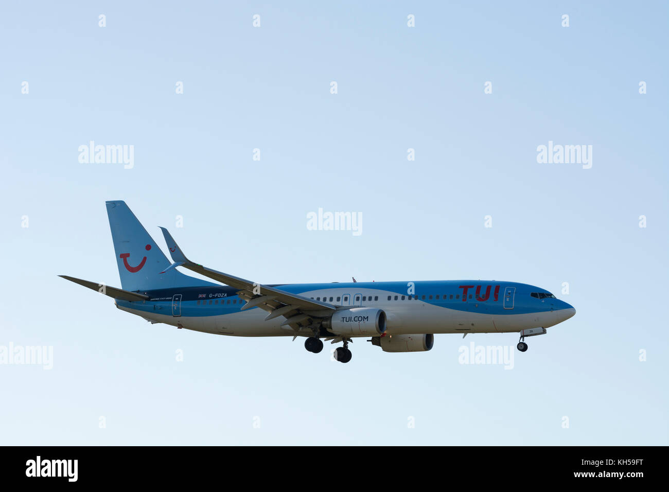 Tui boeing 737 800 hi-res stock photography and images - Alamy