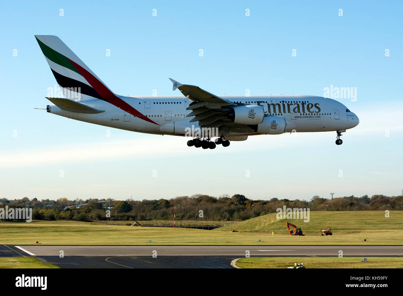 Side view emirates airbus a380 hi-res stock photography and images - Alamy