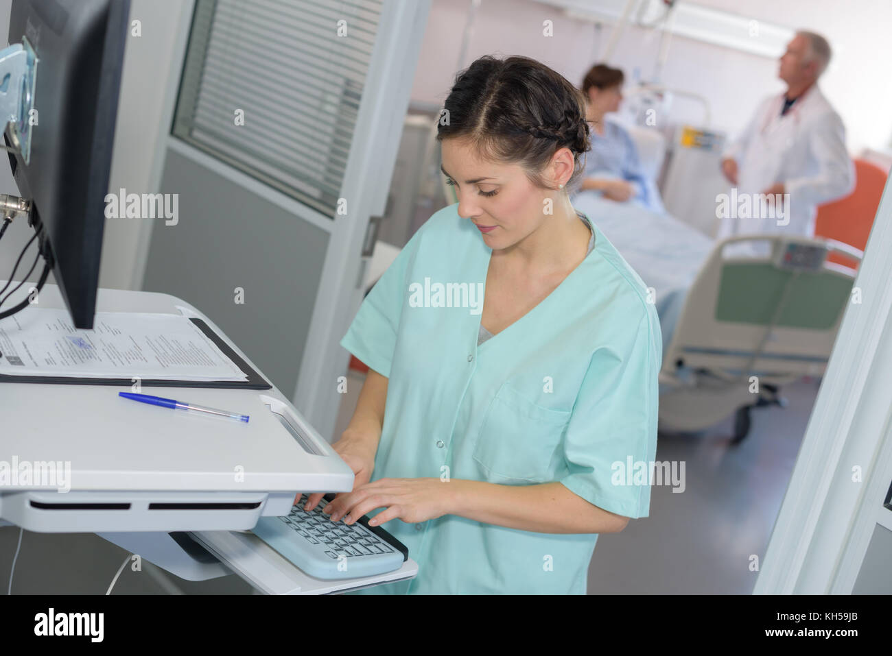 medical assistant typing Stock Photo - Alamy
