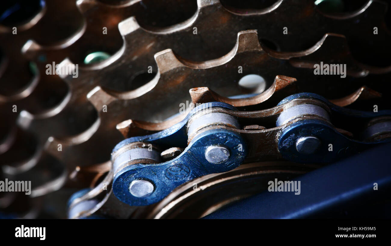Close up on greasy bicycle chain and rear cassette Stock Photo - Alamy