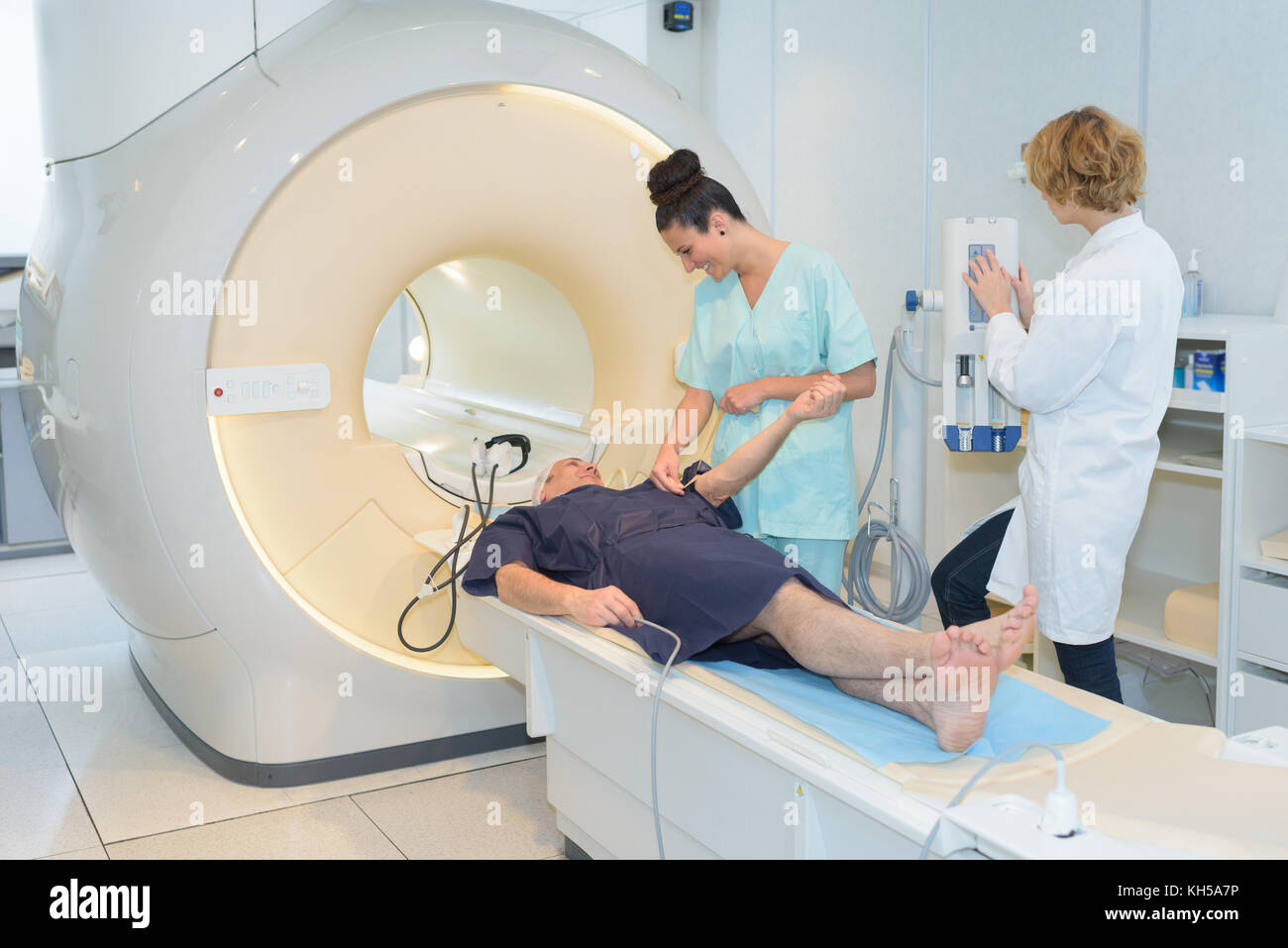 Diagnostic scan front hi-res stock photography and images - Alamy