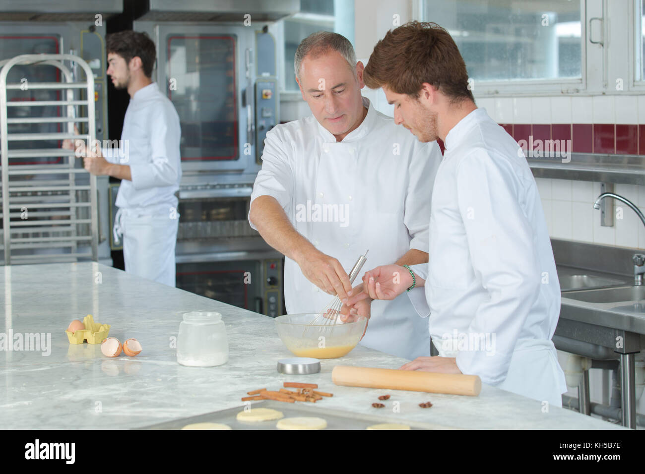 School catering workers hi-res stock photography and images - Alamy